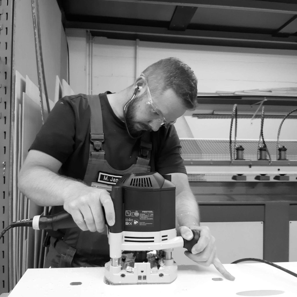 verarbeitung-von-kunststoffen-biegen-tempern-fr-sen-cnc-leto